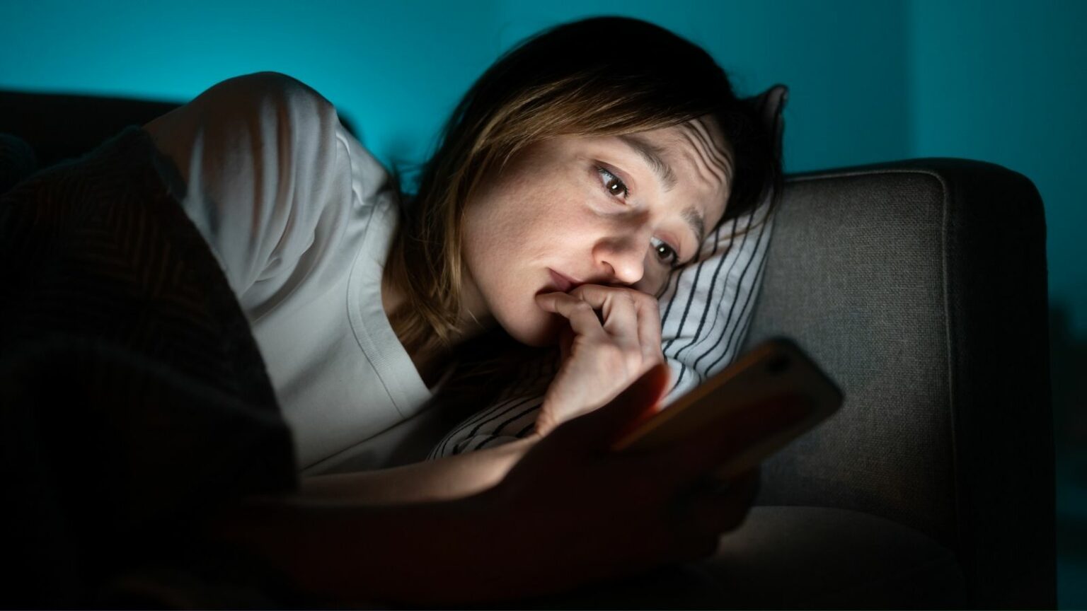 19 Eye-Opening Effects of Social Media on Modern Communication ...