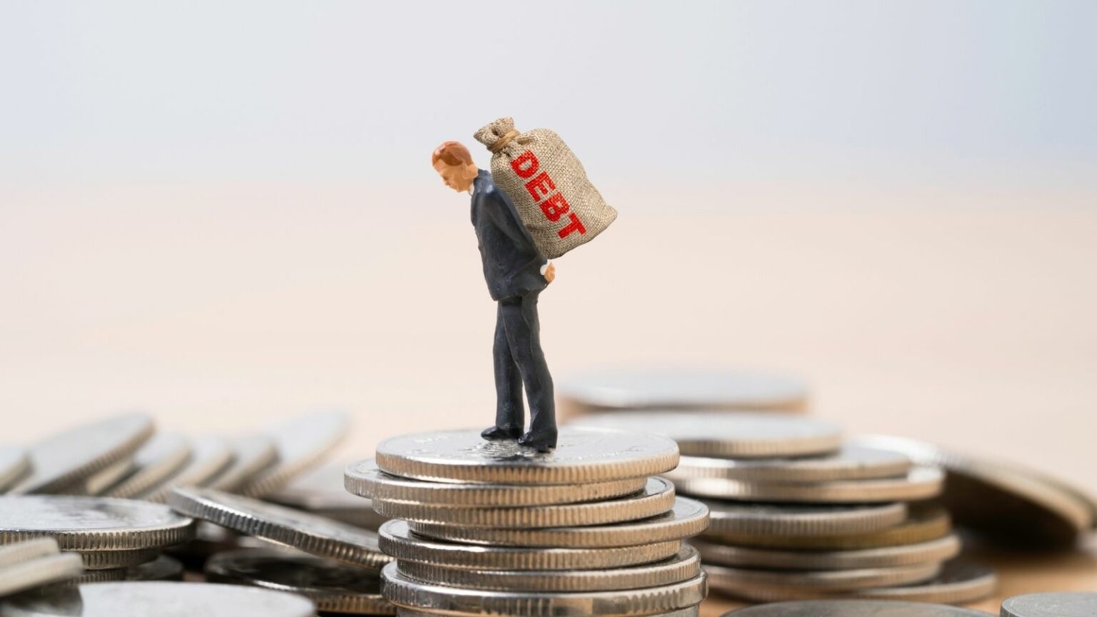 20 Warning Signs the Economy Is on the Brink of Collapse - Trendonomist