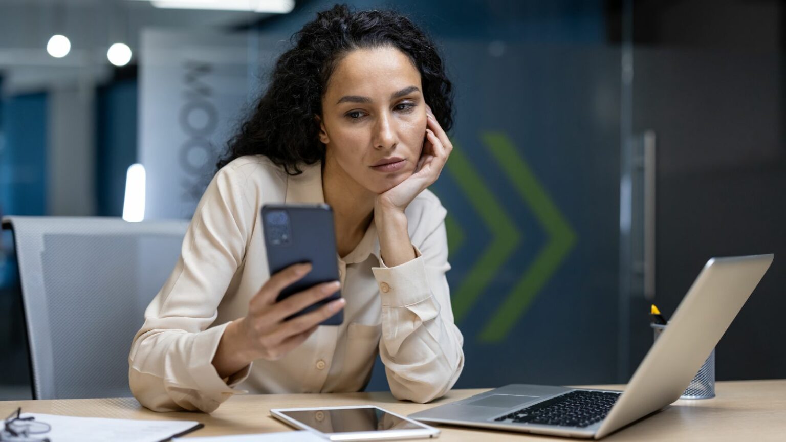 19 Shocking Ways Technology is Fueling Workplace Burnout - Trendonomist