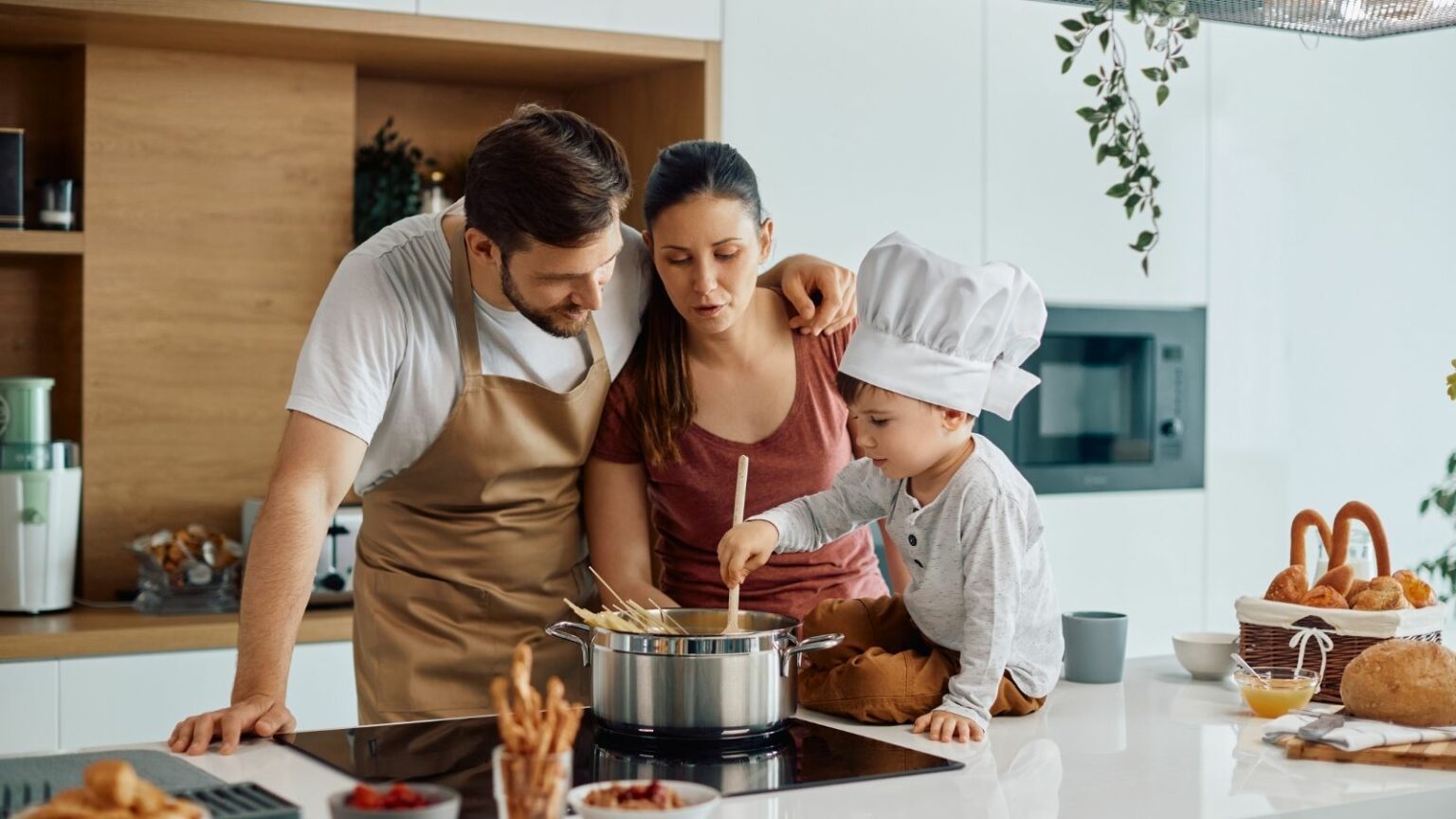 19 Beloved Family Traditions from the '70s That Are Now Considered ...