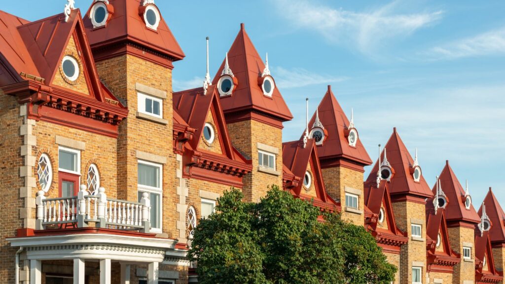 22 Gorgeous Small Towns in Canada That Are on the Verge of Vanishing ...