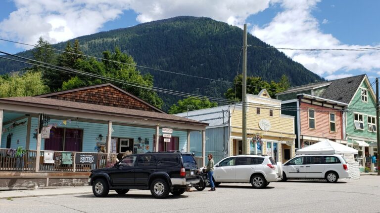 22 Gorgeous Small Towns in Canada That Are on the Verge of Vanishing ...