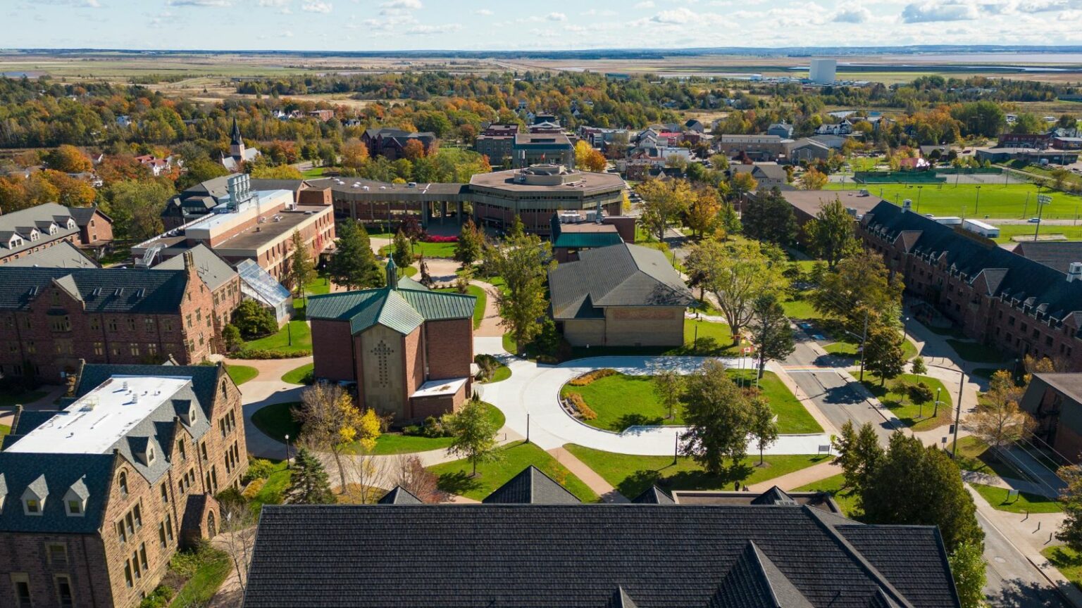 22 Beautiful Small Towns in Canada That Are on the Verge of Vanishing ...
