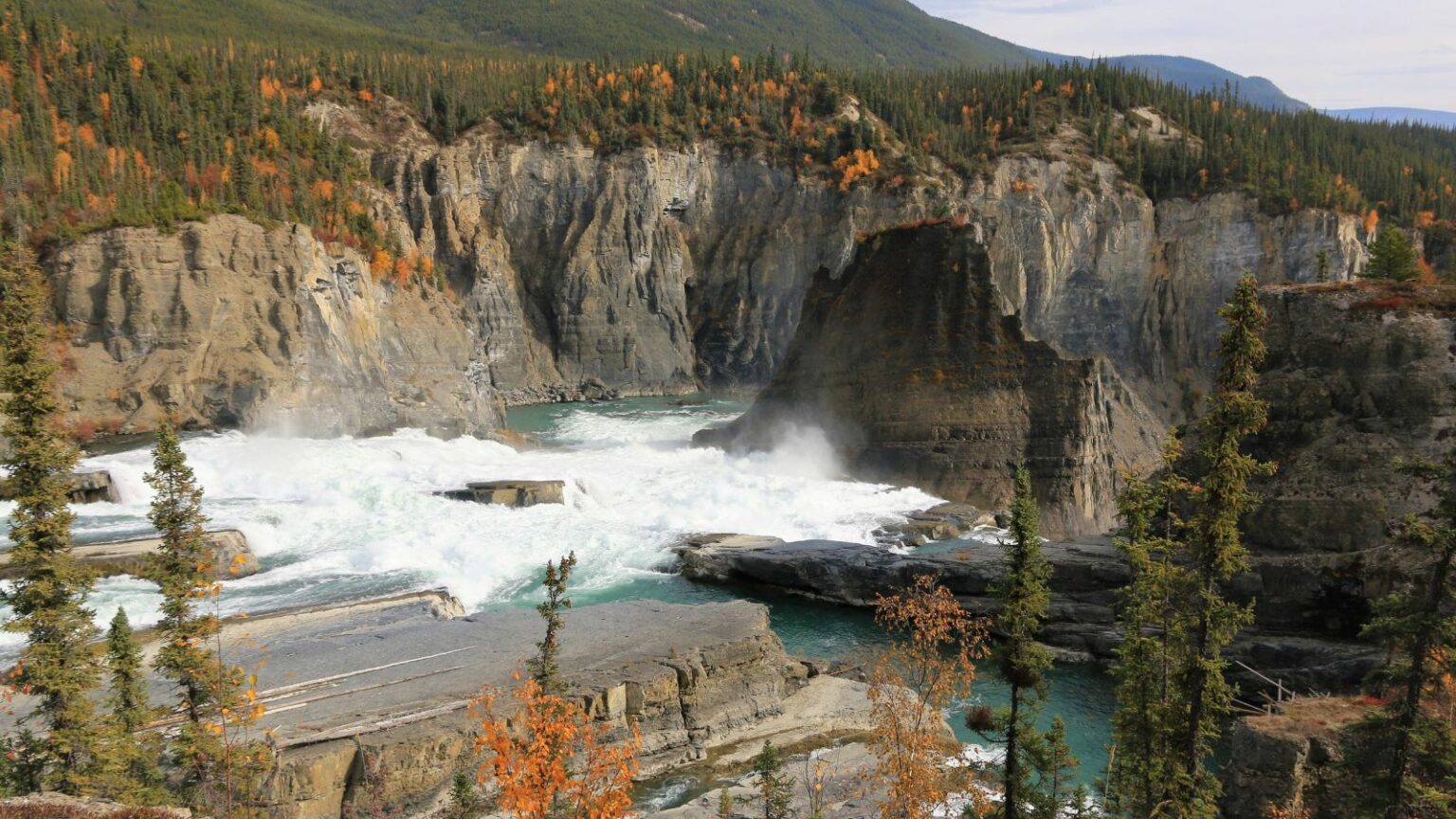 28 Places in Canada Where Nature Feels Practically Untouched - Trendonomist