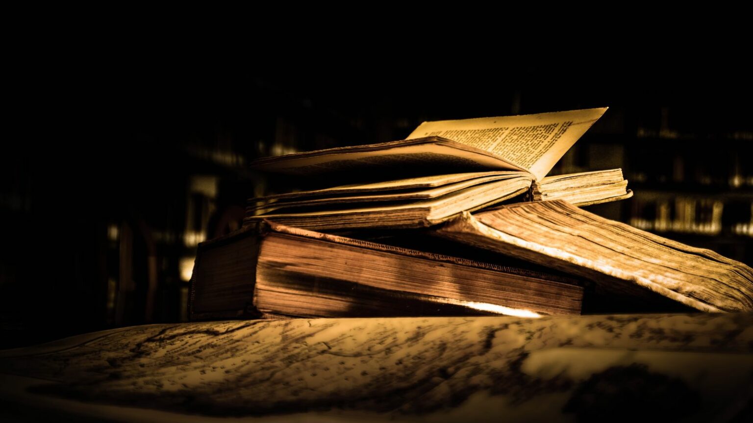 21 Canadian Authors Who Are Redefining Modern Literature - Trendonomist