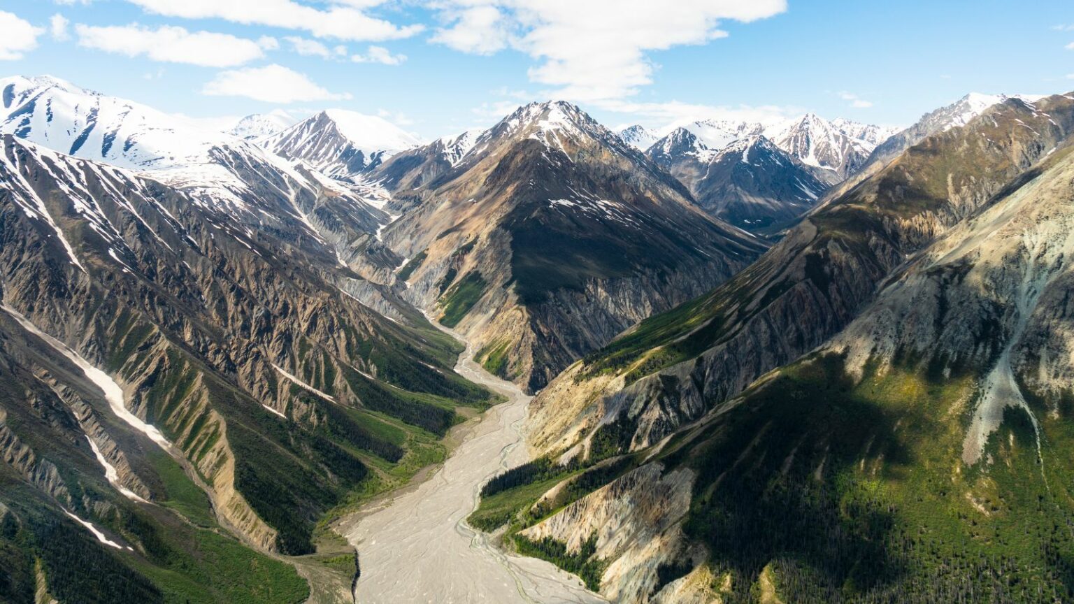 28 Places in Canada Where Nature Feels Practically Untouched - Trendonomist