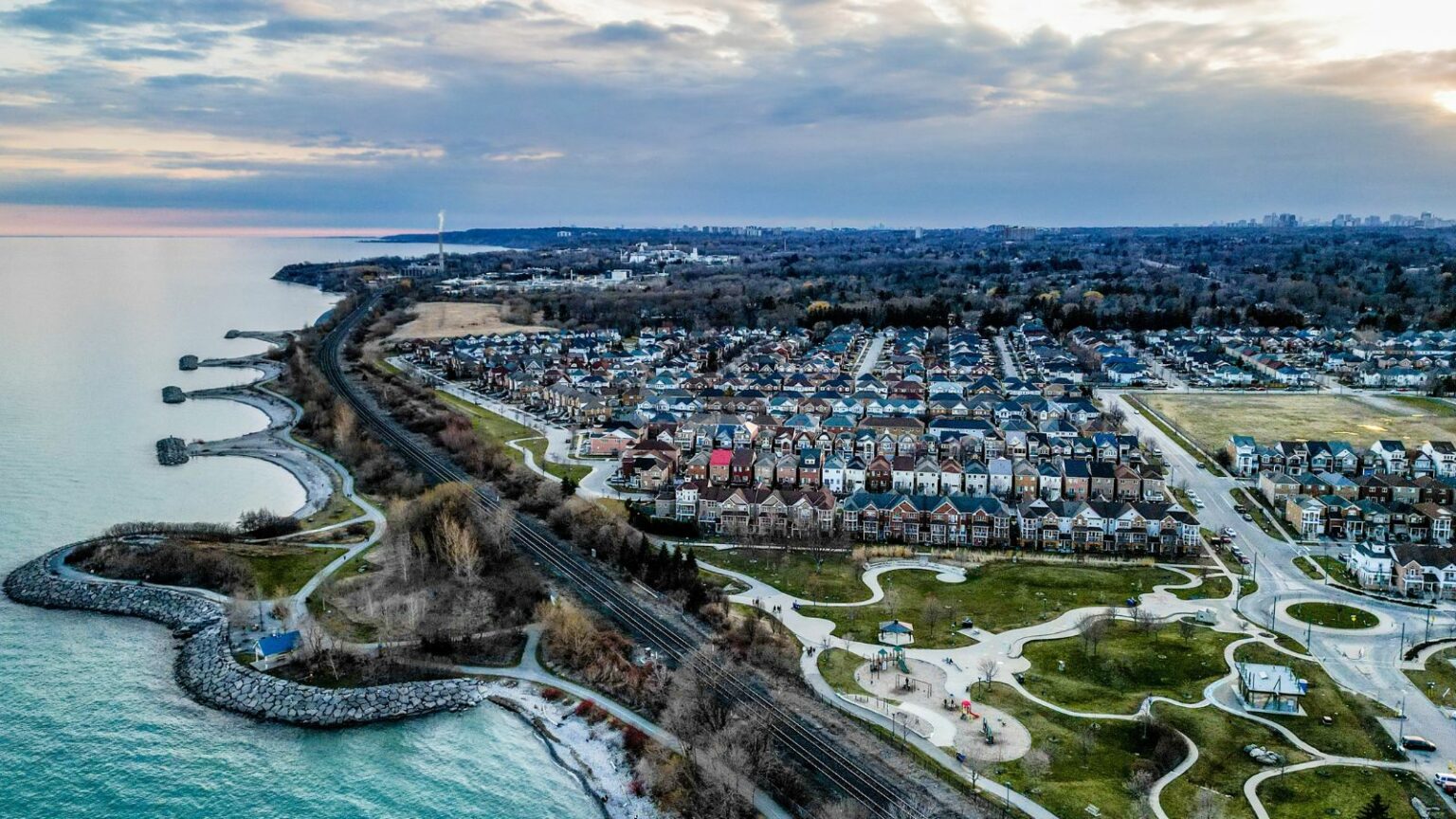 21 Canadian Suburbs That Offer City Perks Without the Stress - Trendonomist