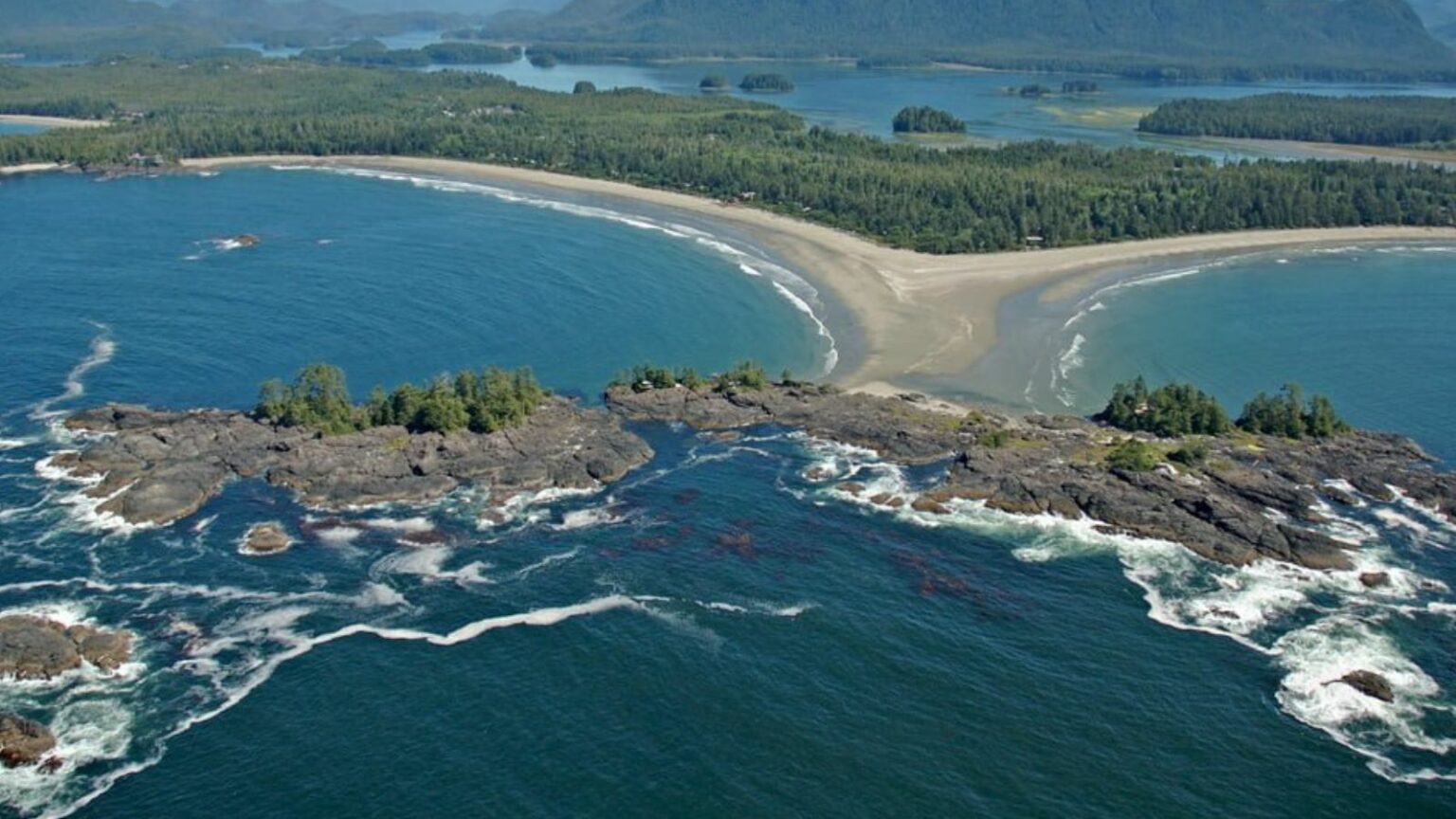 24 Secret Canadian Beaches Even Locals Don’t Know About - Trendonomist