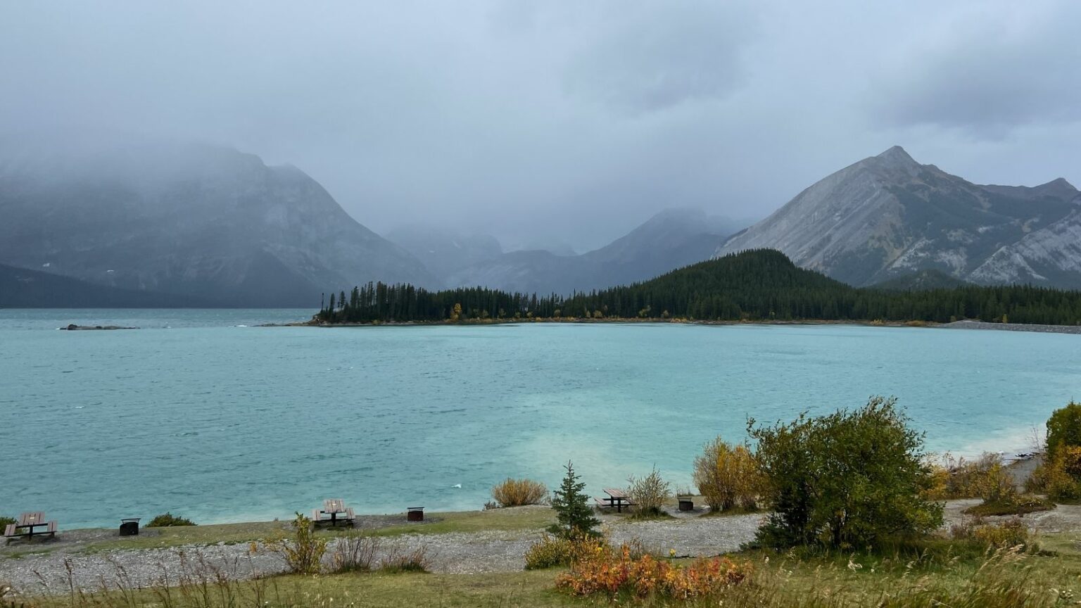 24 Canadian Lakes So Beautiful They Don’t Look Real - Trendonomist