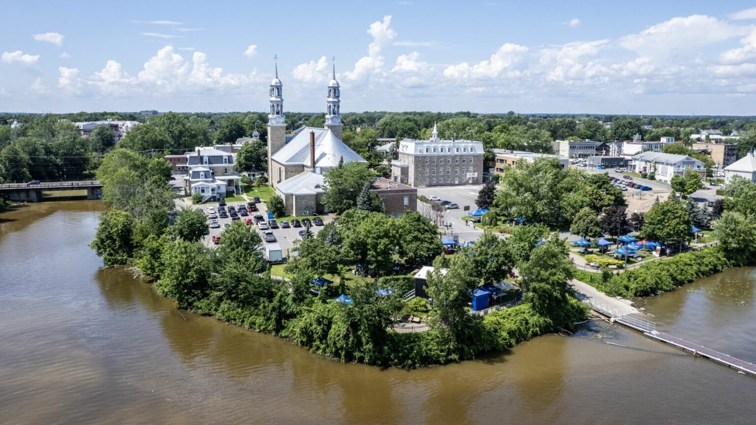 21 Canadian Suburbs That Offer City Perks Without the Stress - Trendonomist