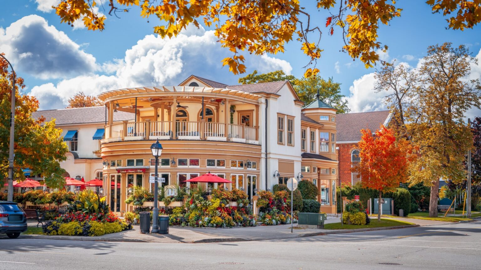 23 Small Canadian Towns That Feel Like European Villages - Trendonomist