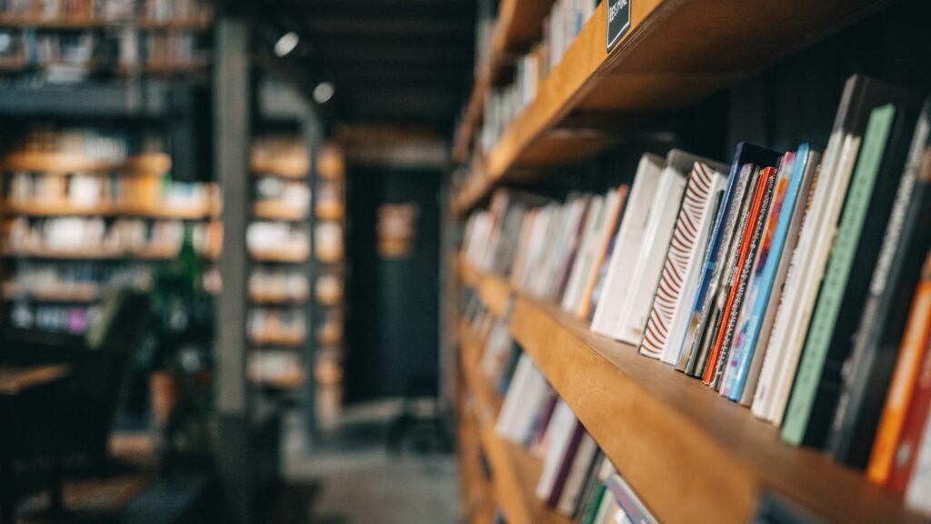 21 Canadian Authors Who Are Redefining Modern Literature - Trendonomist