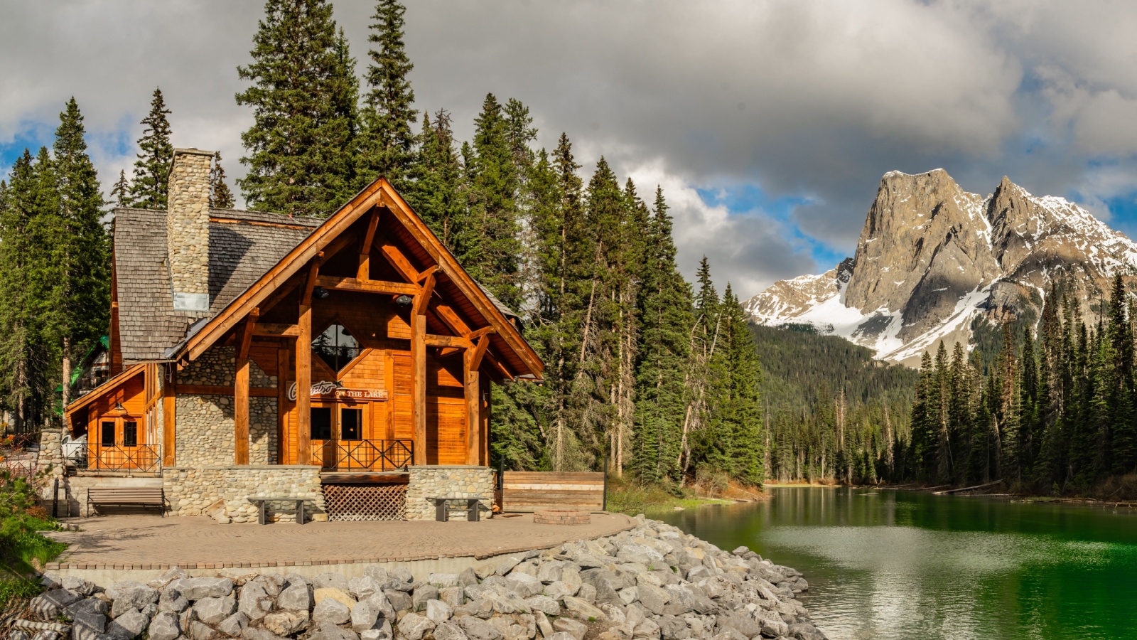 19 Canadian Hotels With Stunning Views Under $200 a Night - Trendonomist