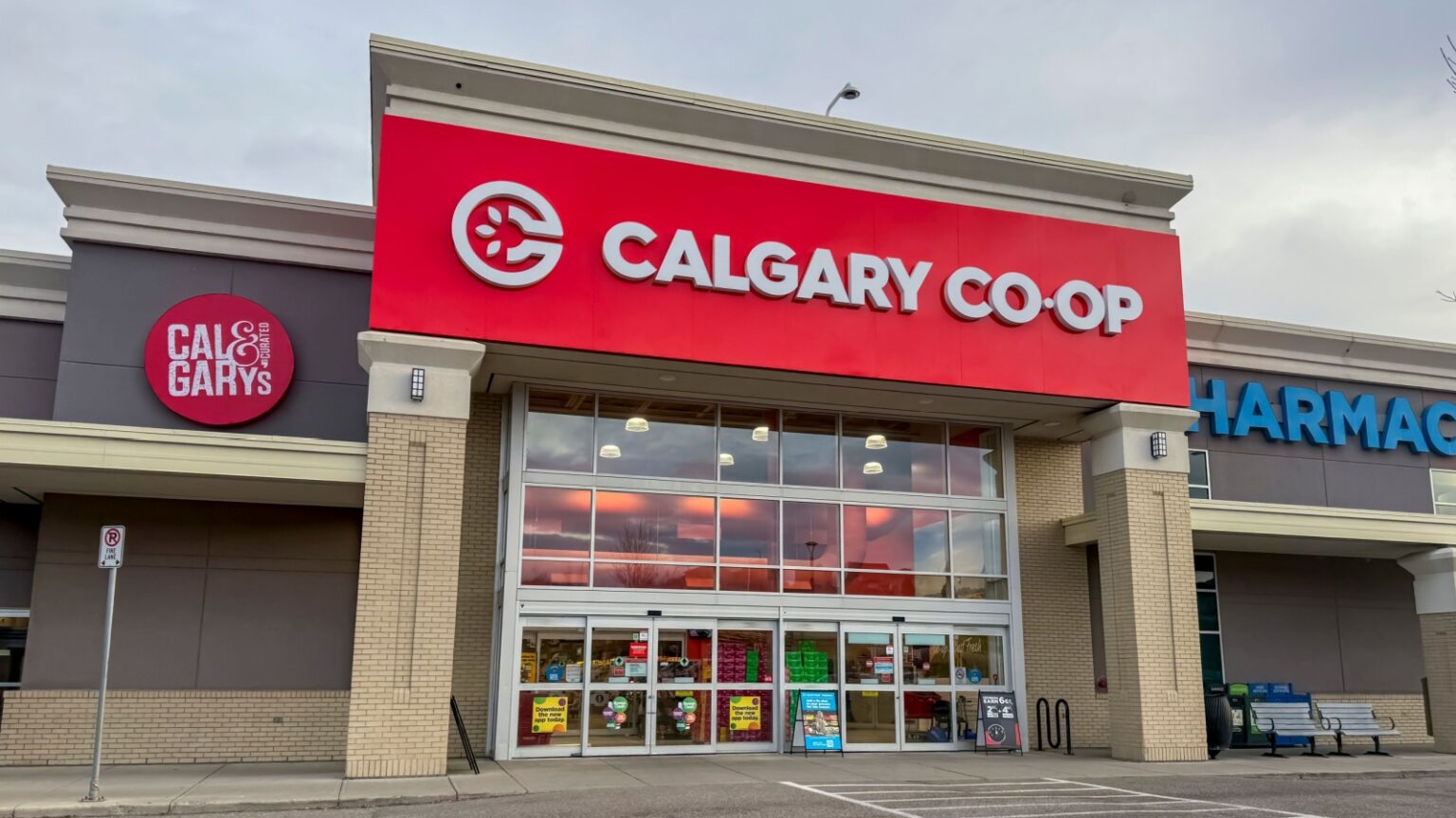 18 Grocery Chains Canadians Say Have the Best Deals Right Now ...