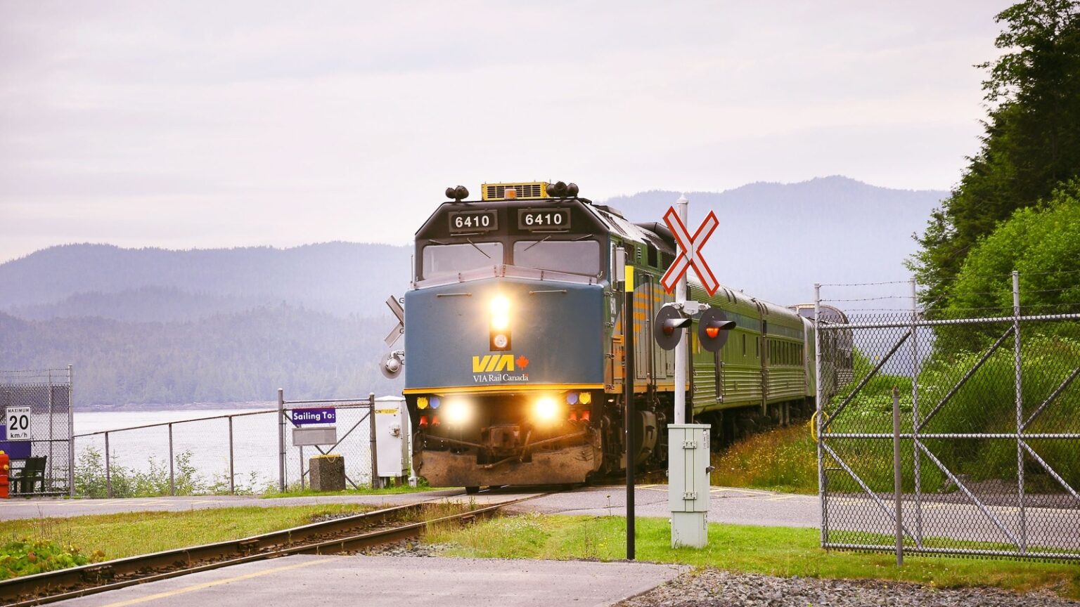 22 Train Trips in Canada More Scenic Than Flying - Trendonomist