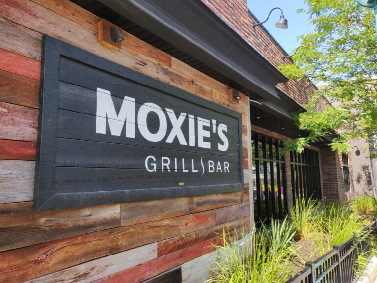 15 Canadian Chain Restaurants People Miss (And the Ones Taking Over ...