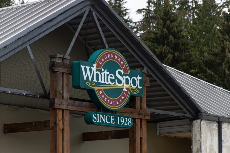 15 Canadian Chain Restaurants People Miss (And the Ones Taking Over ...
